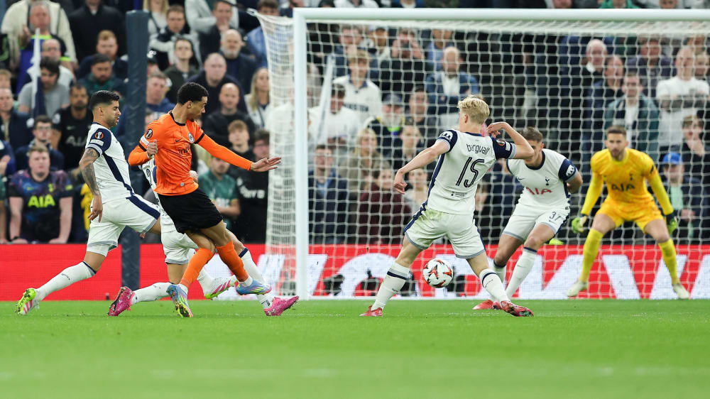 Kaua Santos und die Latte retten Frankfurt Remis in Tottenham - kicker