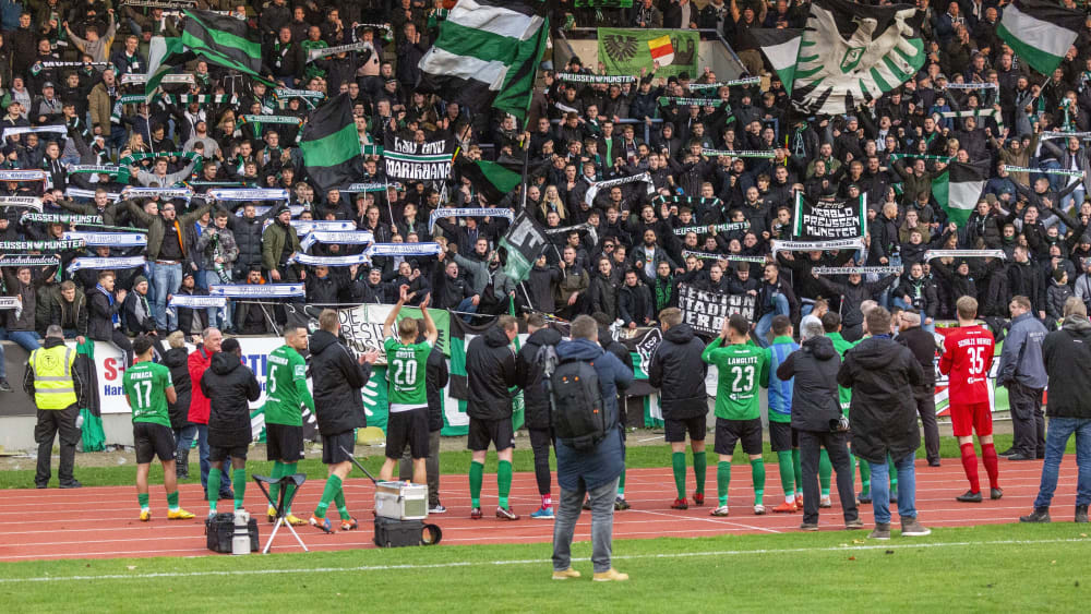 Viel Erfahrung: Preußen Münster steigt in die 3. Liga auf - kicker