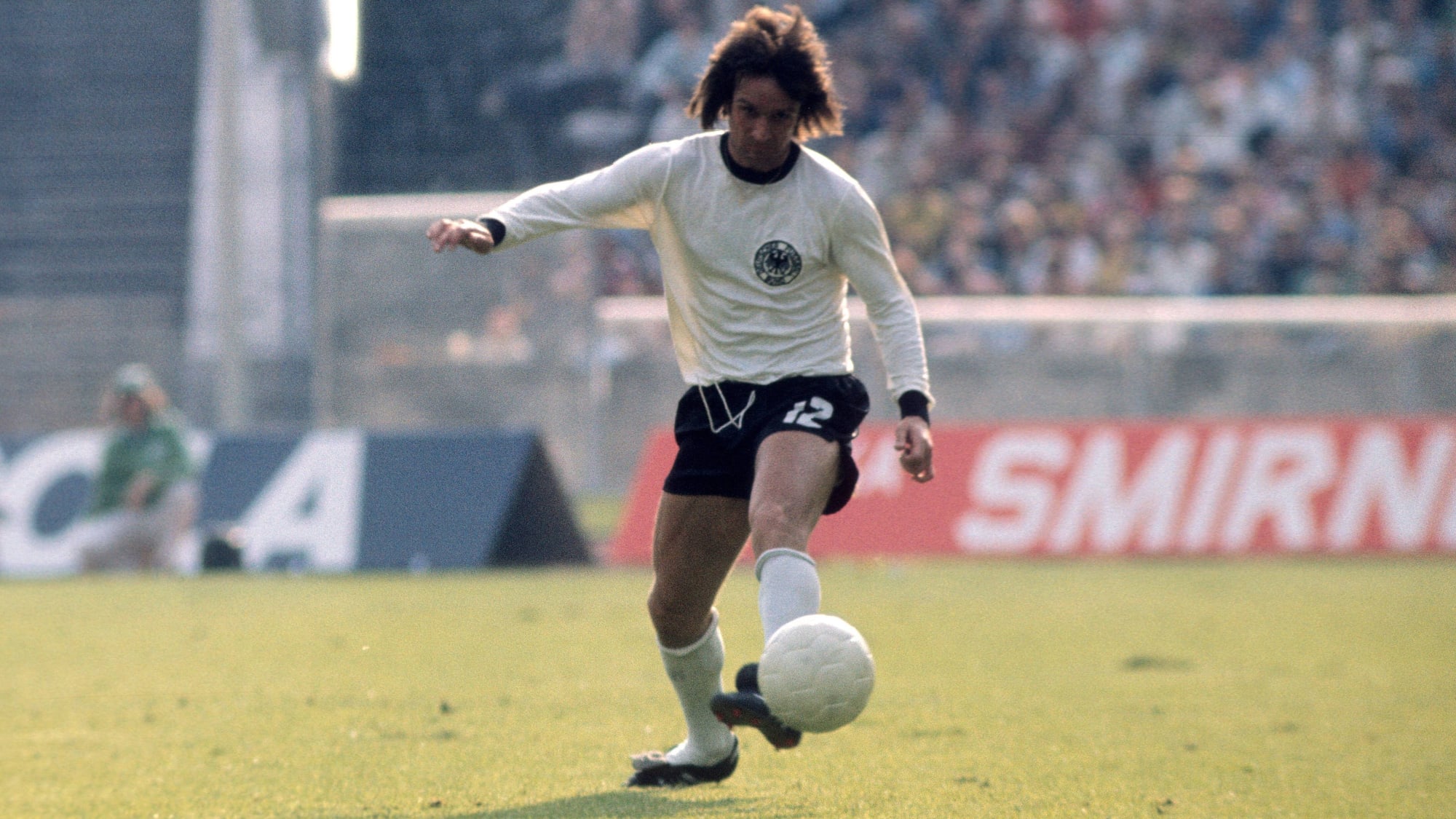 Weltmeister und Wohltäter: Wolfgang Overath in Bildern - kicker