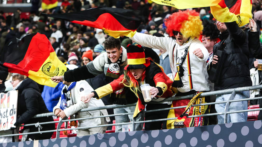 Umfrage: Bewirbst du dich trotz der hohen Preise um WM-Tickets? - kicker