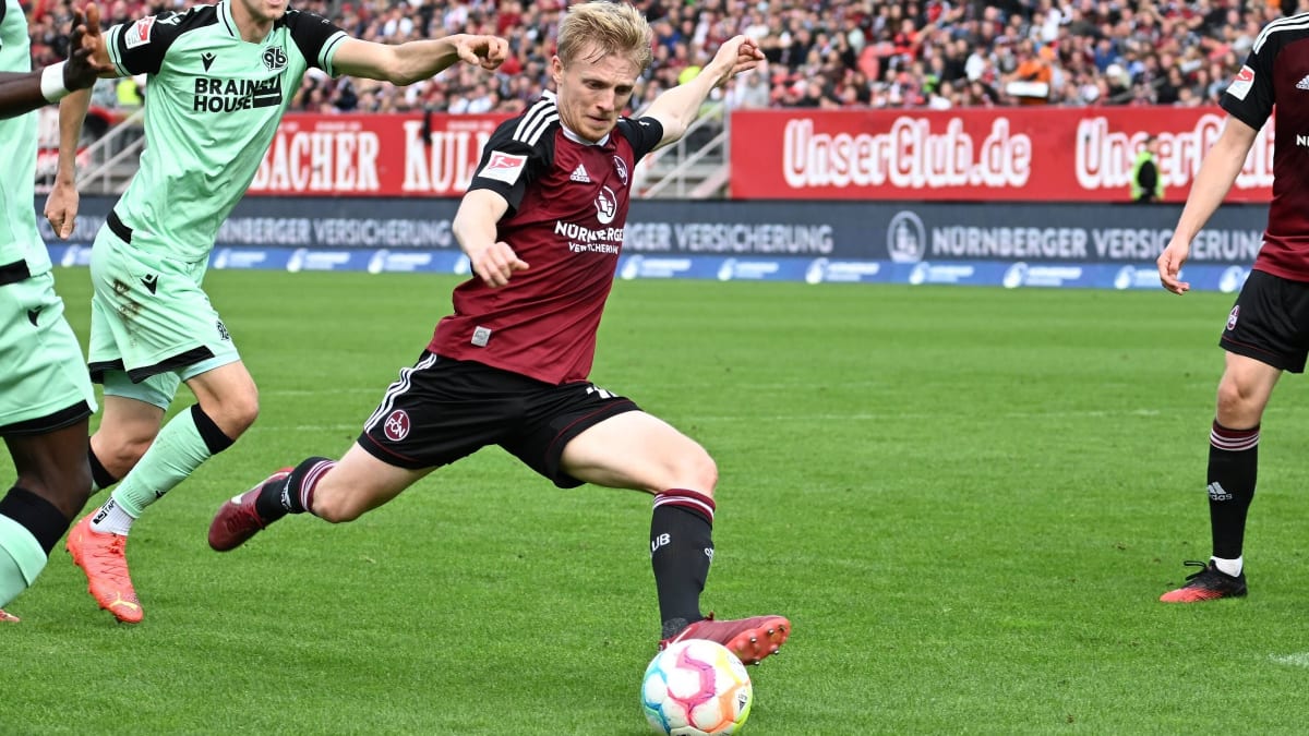 Weinzierl stärkt Möller Daehli: "Unser bester Fußballer" - kicker