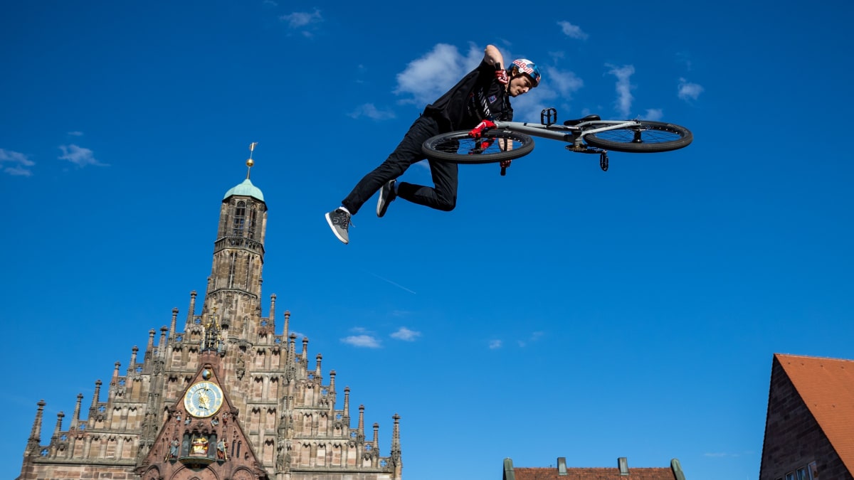 Spektakel, Tricks und Sprünge: Der Red Bull District Ride 2022 in ...