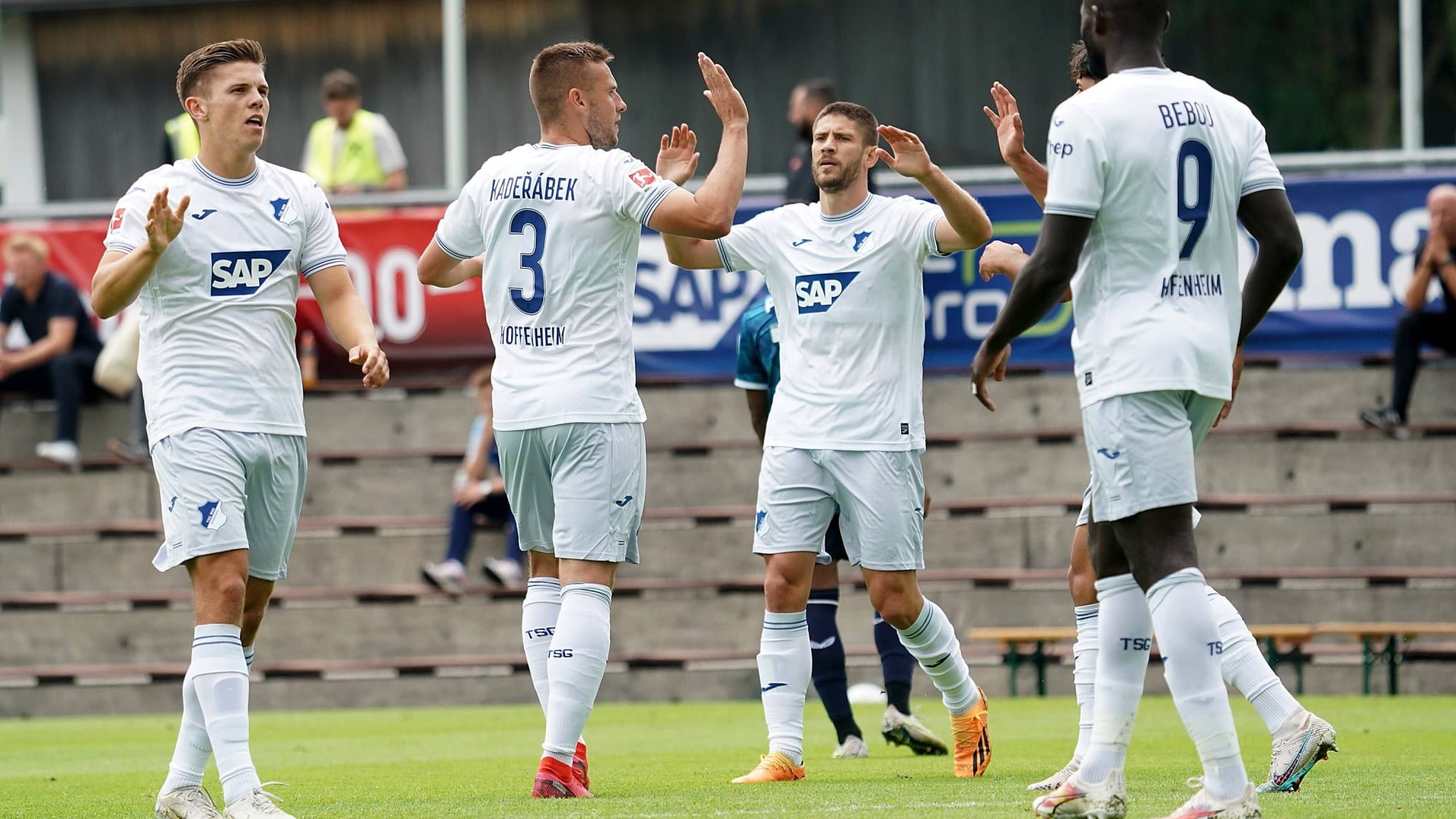 Das erhalten die 18 Bundesliga-Vereine von ihren Hauptsponsoren - kicker