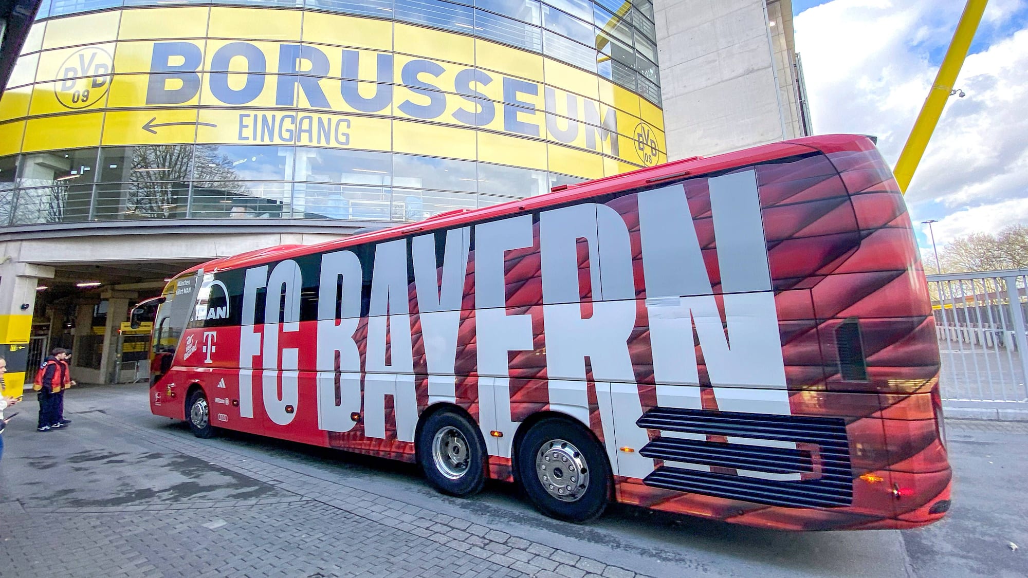 Stilvolle Fc Bayern Mannschaftsbus Bilder