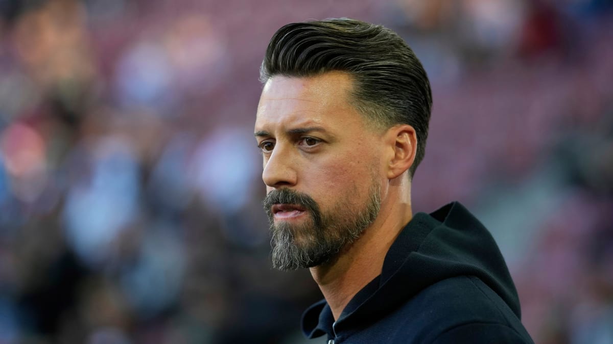 Fellhauer mit Frakturen entlassen - FCA hat trotzdem Sorgen - kicker