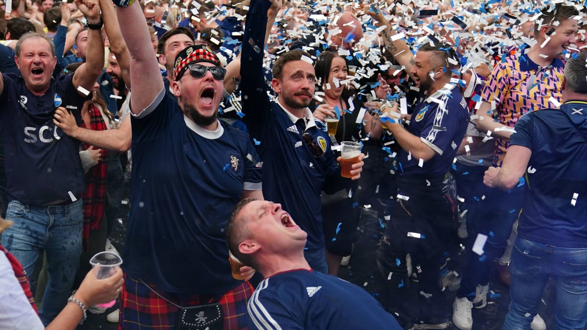 Tartan Army, Oranje-Party und ein Saxophonist: Die besten Fan-Momente der Gruppenphase | EM-Fans ...