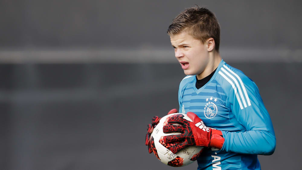 Leverkusen Torwart Talent Roy Steur An Der Angel Kicker
