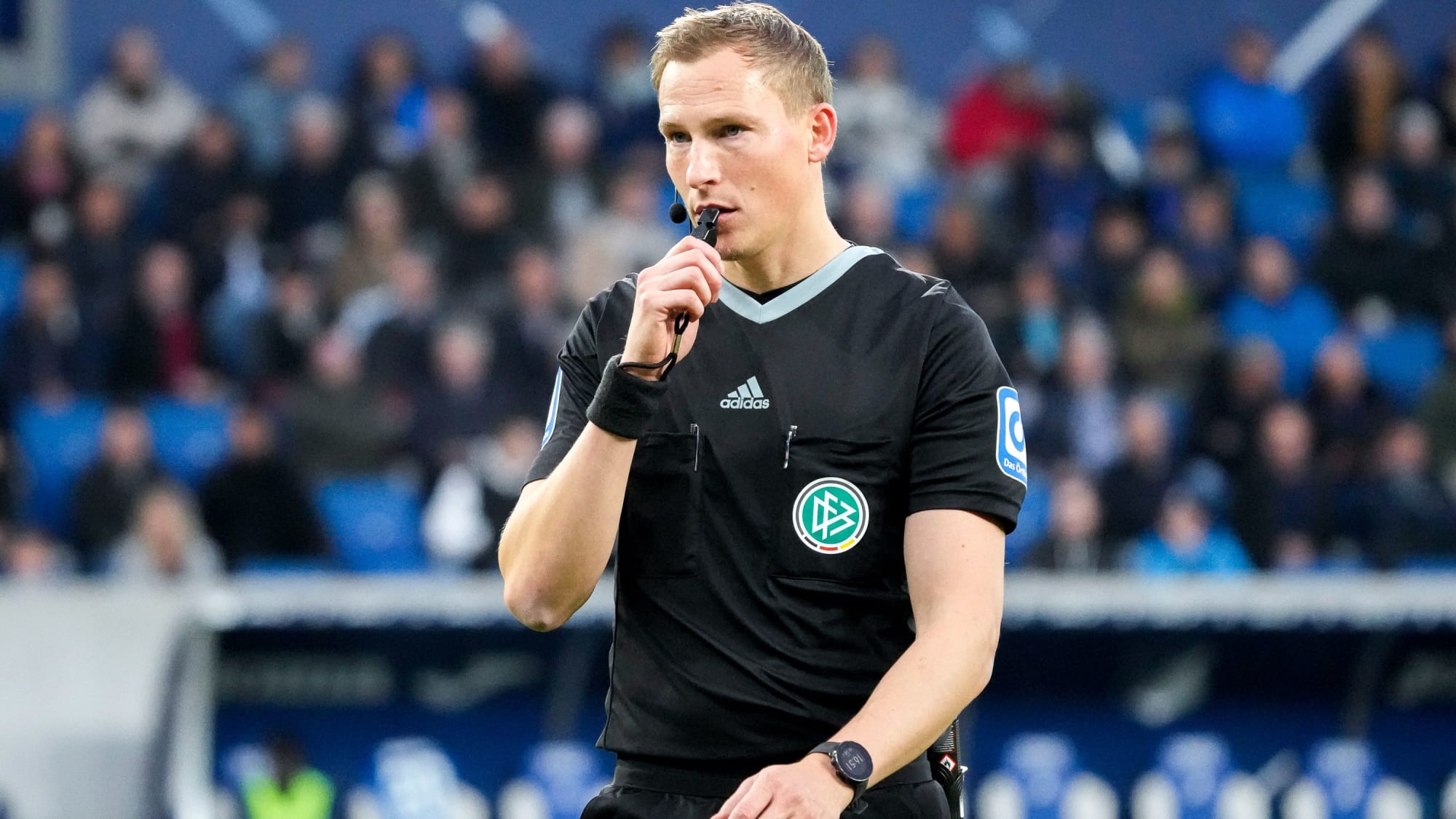 Die Schiedsrichter-Honorare 2022/23: Wer verdient wie viel? - kicker