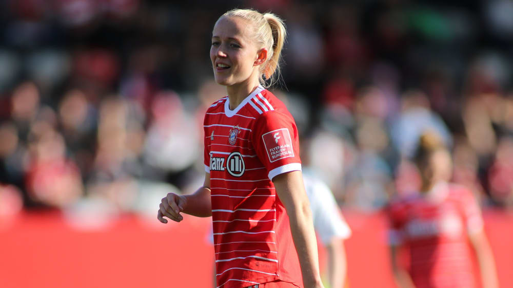 Lea Schüller verlängert beim FCB bis 2026 - kicker