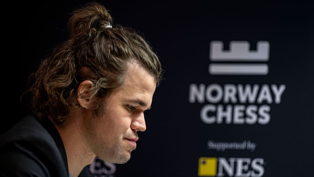 Schach-Star Carlsen rettet sich gegen Keymer in den Tiebreak - kicker