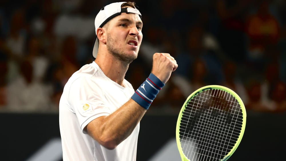 Möwe stört Matchball: Struff gewinnt Match-Tie-Break im "Hexenkessel ...