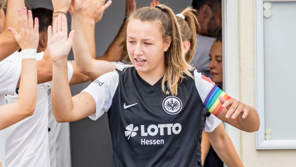 Tanja Pawollek verlängert Vertrag bei Eintracht Frankfurt - kicker