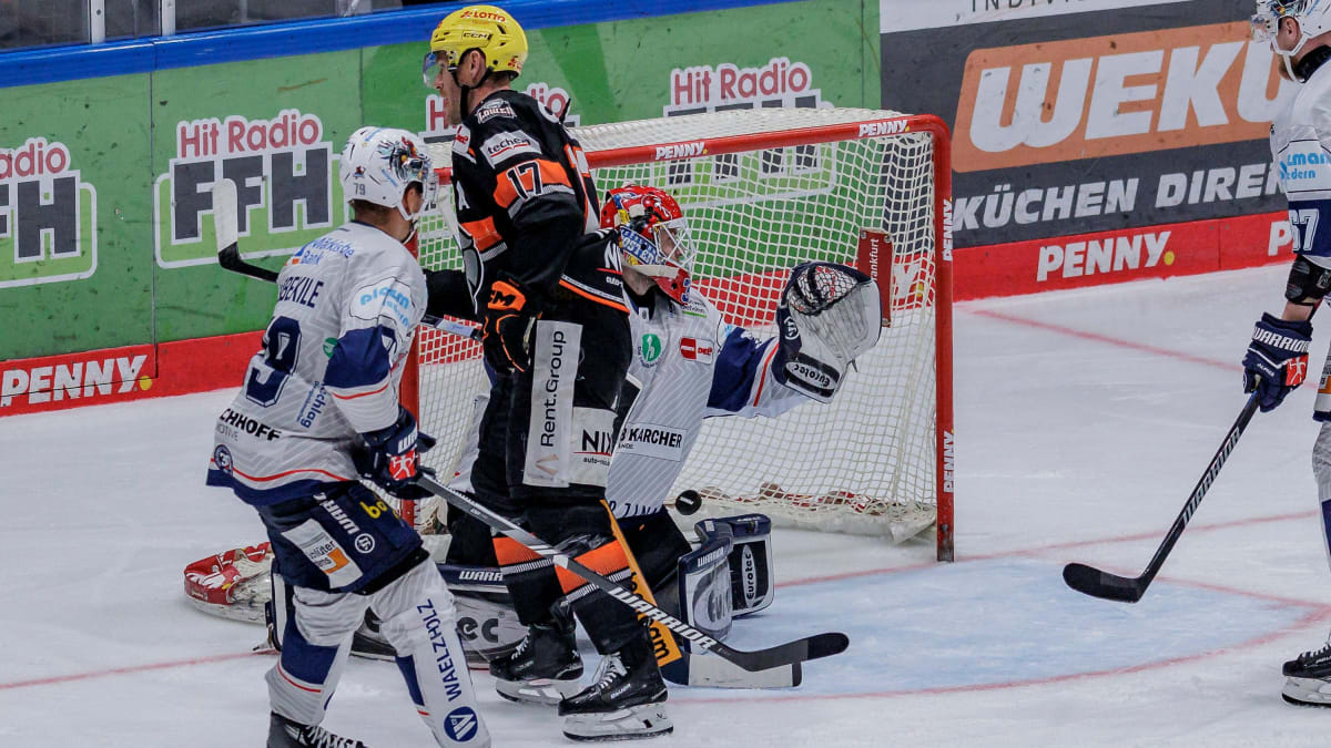 Neuzugang mit Doppelpack: Löwen düpieren Roosters schon früh - kicker