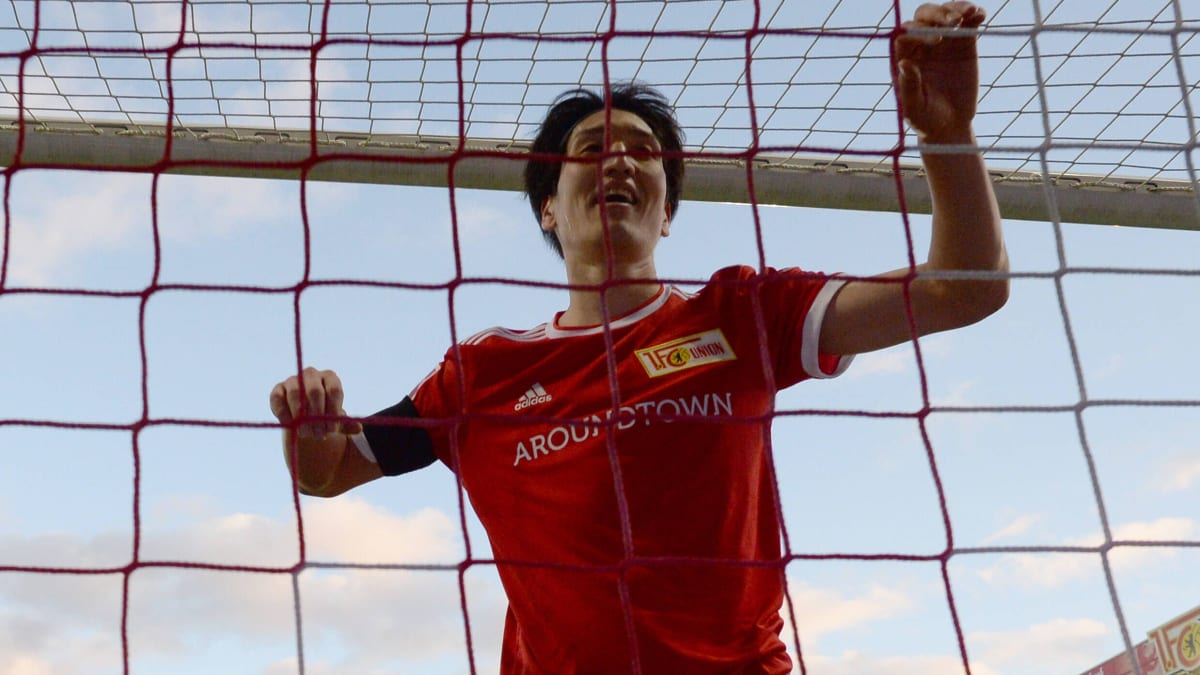 Haraguchi feiert Premiere und wirbt für sich - kicker