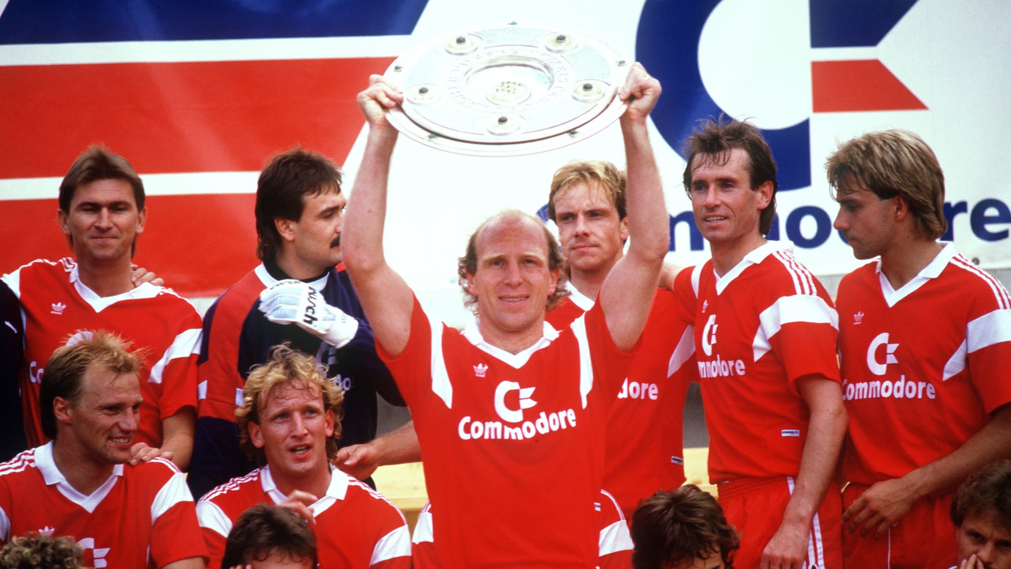 Tore, Titel, Turban: Dieter Hoeneß wird 70 - kicker