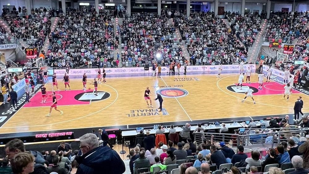 Gewinner Christof ist beim TOPFOUR-Einzug der Bayern live dabei - kicker