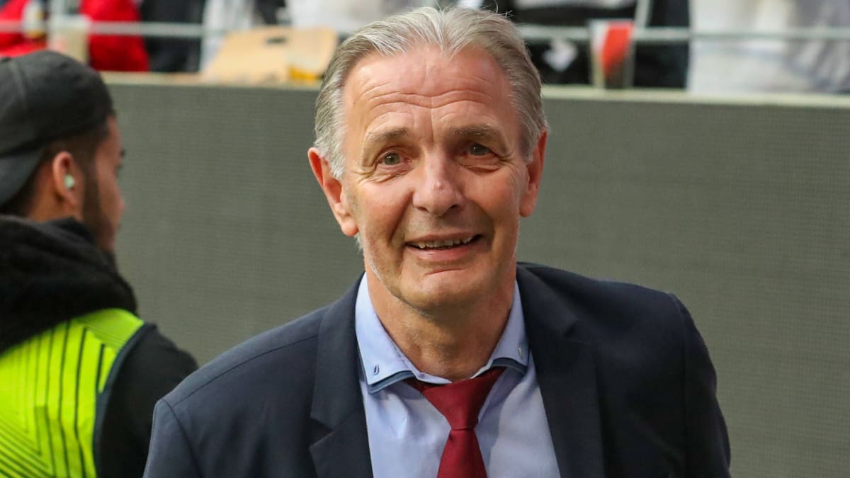 Karl-Heinz Körbel ist Walther-Bensemann-Preisträger 2023 - kicker