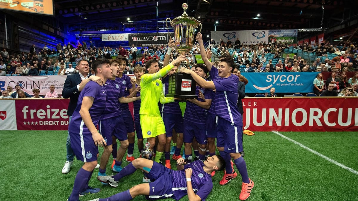 Komplett im Livestream: Der REWE Juniorcup, Europas größtes U-19 ...