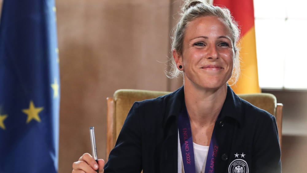 Svenja Huth: "Nicht noch 30 oder 40 Stunden arbeiten" - kicker
