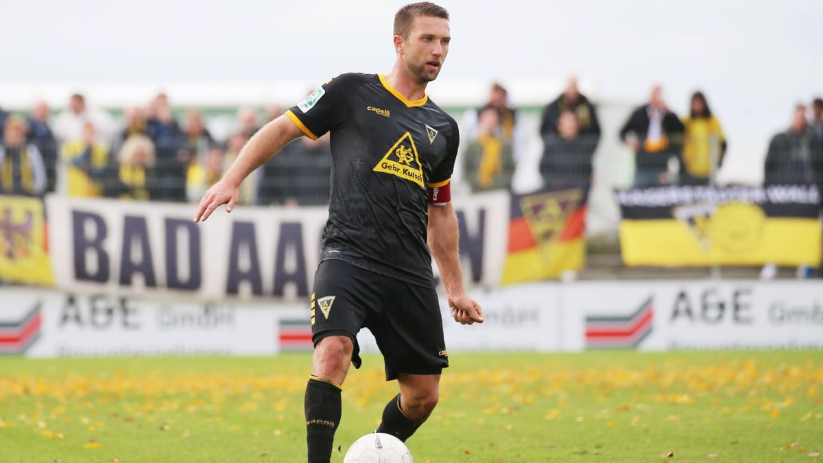 Aachen gewinnt dank Doppelschlag in Wiedenbrück - kicker