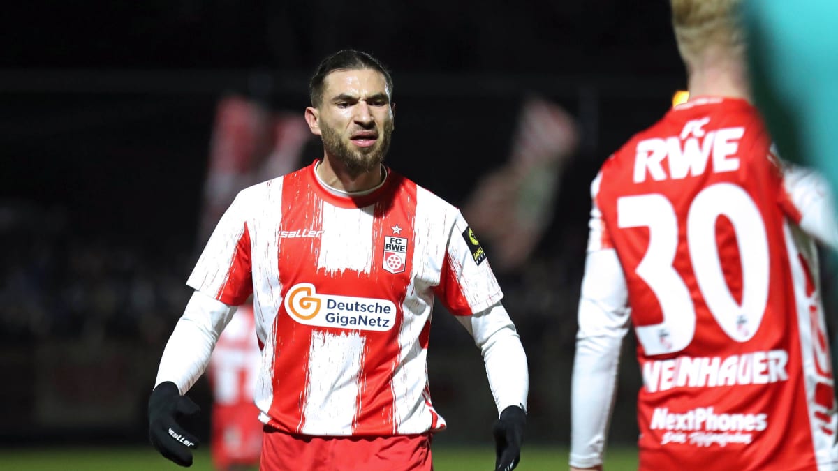 Vor dem Derby: Bei Rot-Weiß Erfurt ist Feuer unterm Dach - kicker