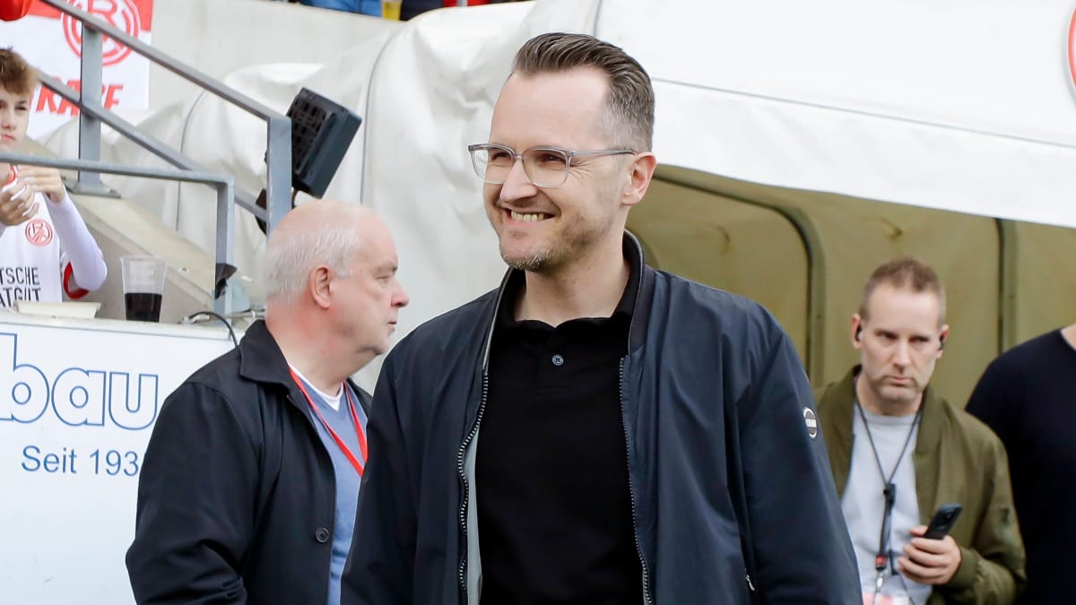 "Wie in Parallelwelten": RWE-Sportdirektor Flüthmann zieht erstes Fazit ...