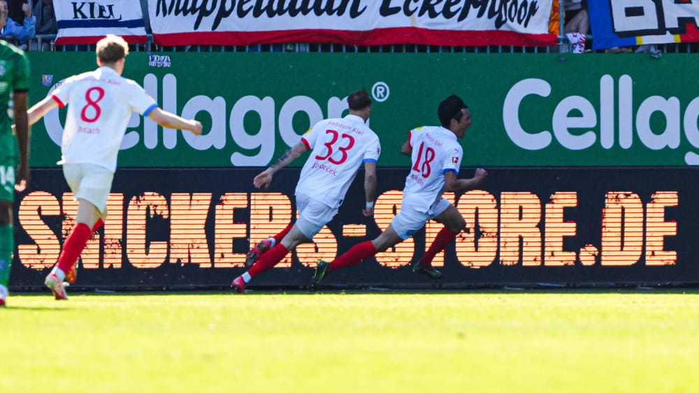 4:3 gegen Gladbach: Machino wahrt Kieler Hoffnungen - kicker