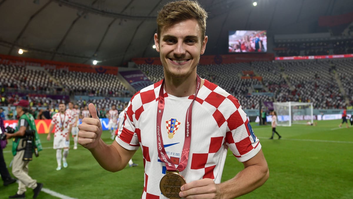 Stanisic zum Debüt bei WM 2022: "Ein unbeschreibliches Gefühl" - kicker