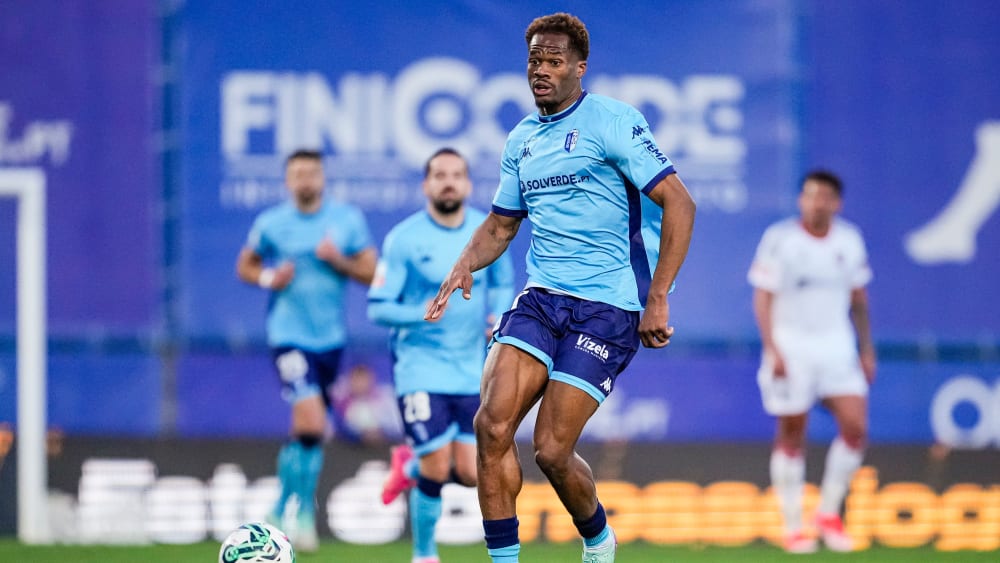 FC Augsburg: Neuer Stürmer Samuel Essende im Anflug - kicker