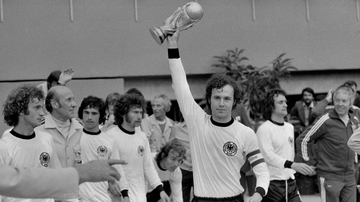 Wie Franz Beckenbauer schon 1974 zum Spielertrainer wurde - kicker