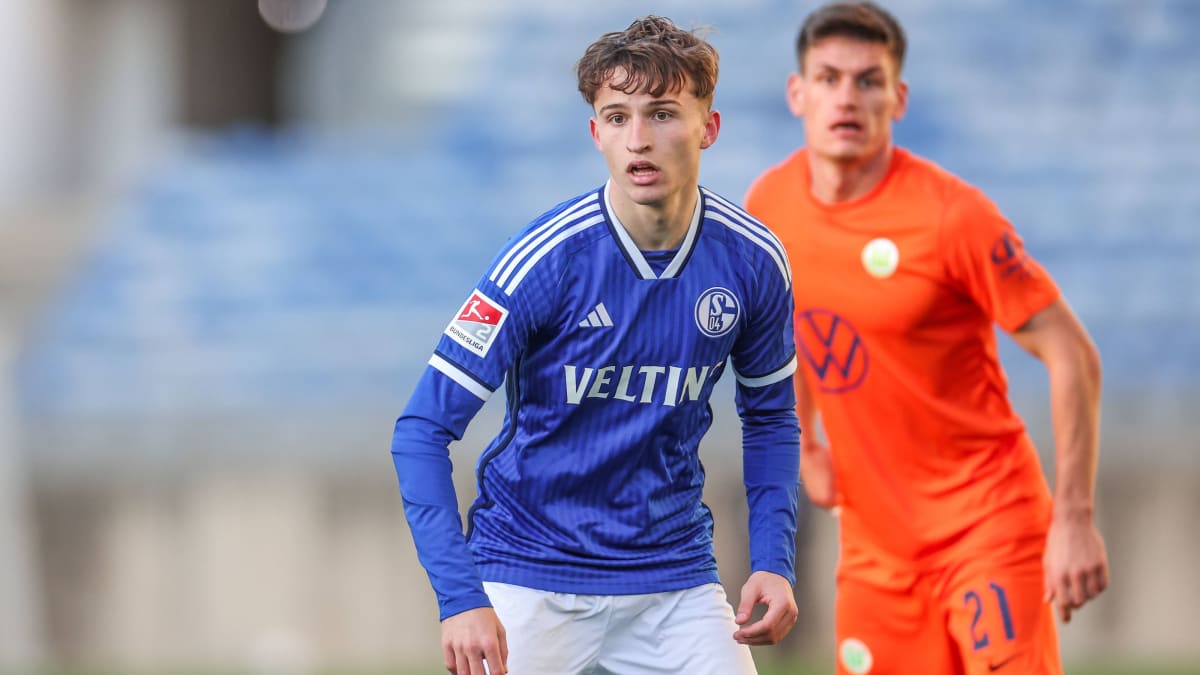 "Gute Dinge gezeigt": Schalke befördert Talent Becker zum Profi - kicker