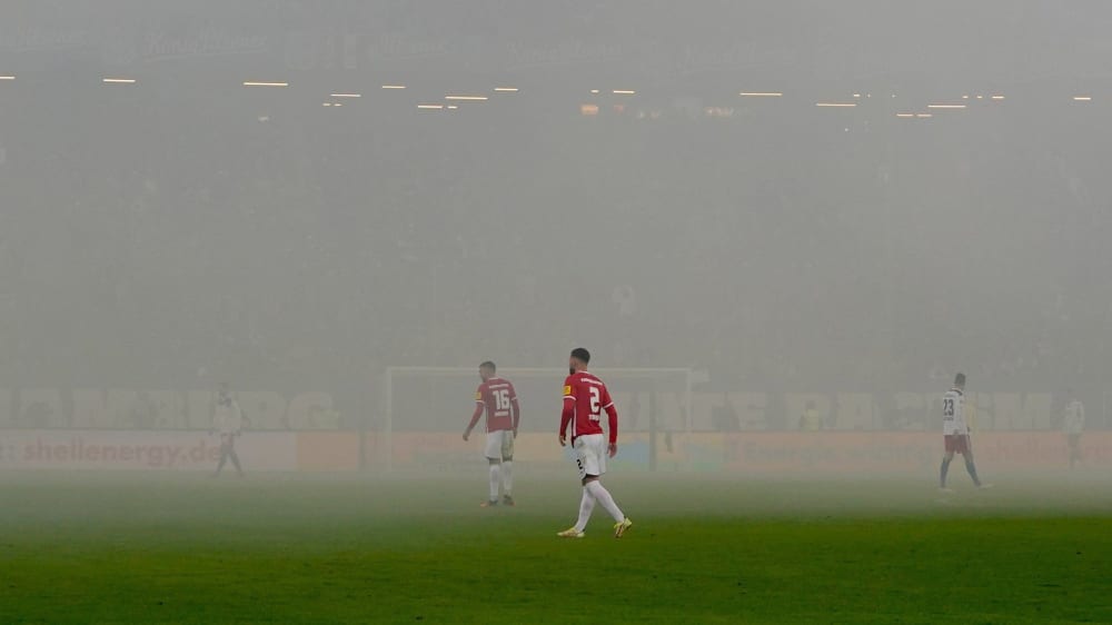 Pyro, Spielunterbrechung: DFB belangt 1. FC Kaiserslautern - kicker