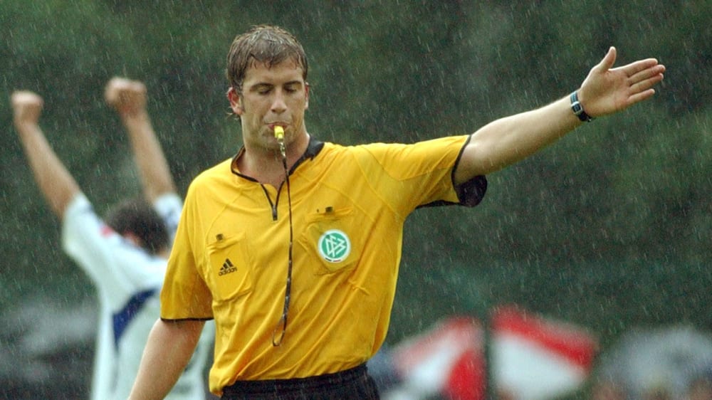 Heute vor 20 Jahren: Schiedsrichter Robert Hoyzer tritt ab - kicker
