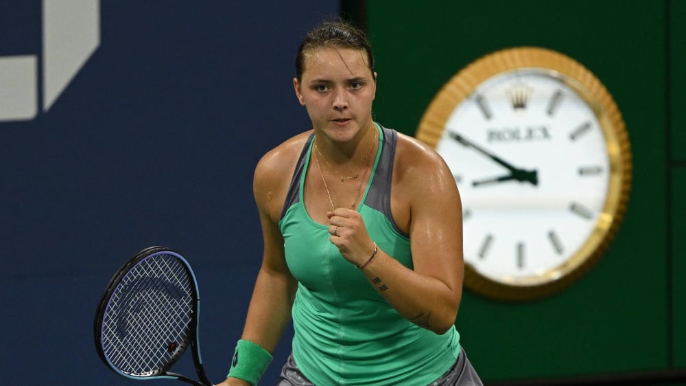 Niemeier schlägt Putintseva und hält deutsche Fahne hoch - kicker