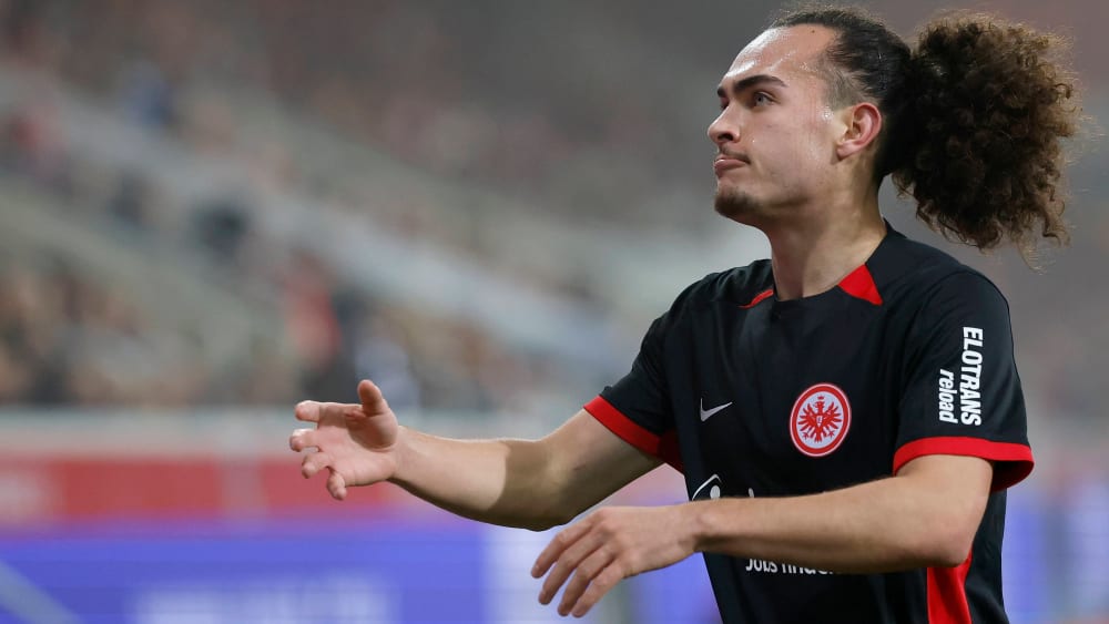 Eintracht Frankfurt: Arthur Theate spielt "auch ohne Band" - kicker