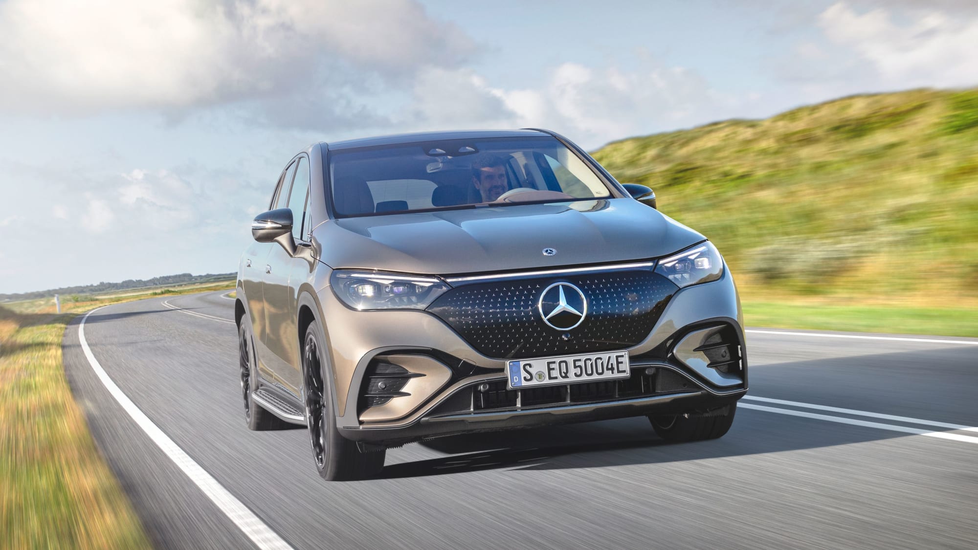 Der Mercedes EQE soll auch als SUV elektrisieren - kicker