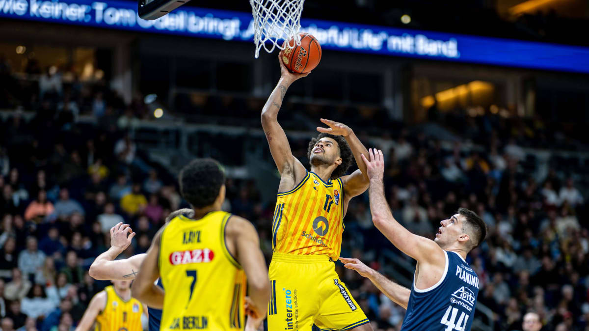 Spektakulärer Alley-oop bringt die Entscheidung! Alba stürzt den MBC ...