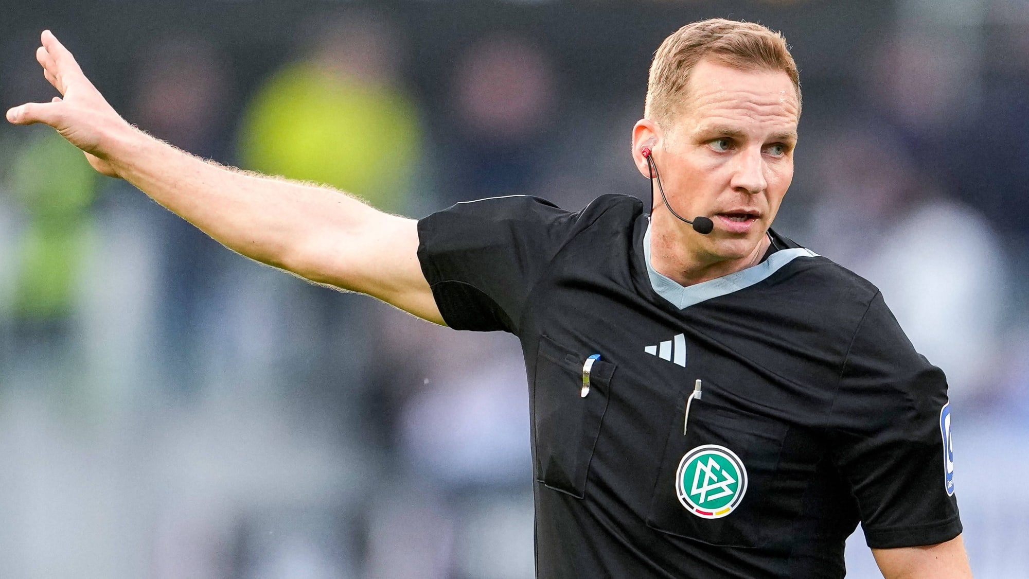 Diese 24 Schiedsrichter pfeifen 2023/24 in der Bundesliga - kicker