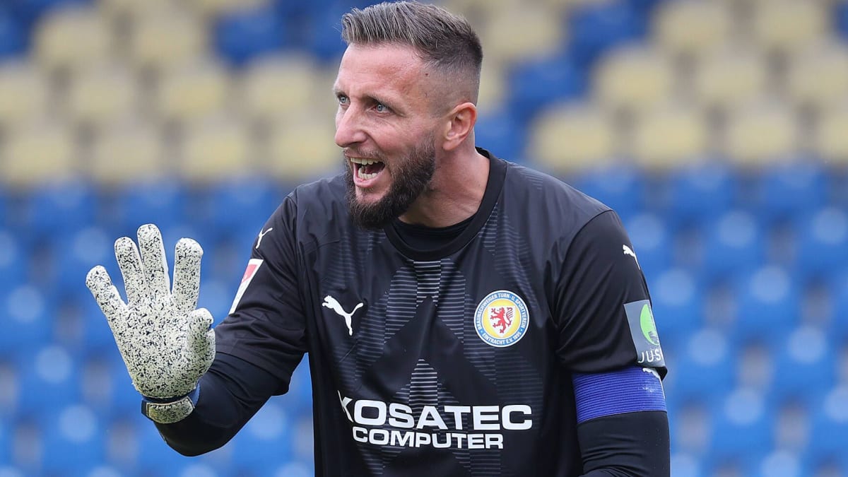 PCR-Test bestätigt positives Ergebnis bei Braunschweigs Keeper Fejzic ...