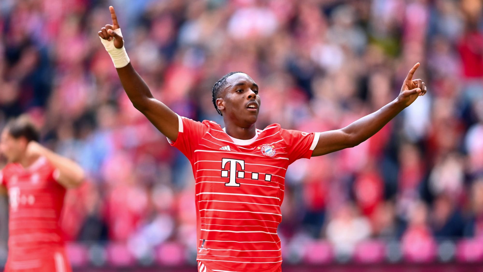 Karl verpasst Top 10 knapp: Die 15 jüngsten Torschützen der Bundesliga ...