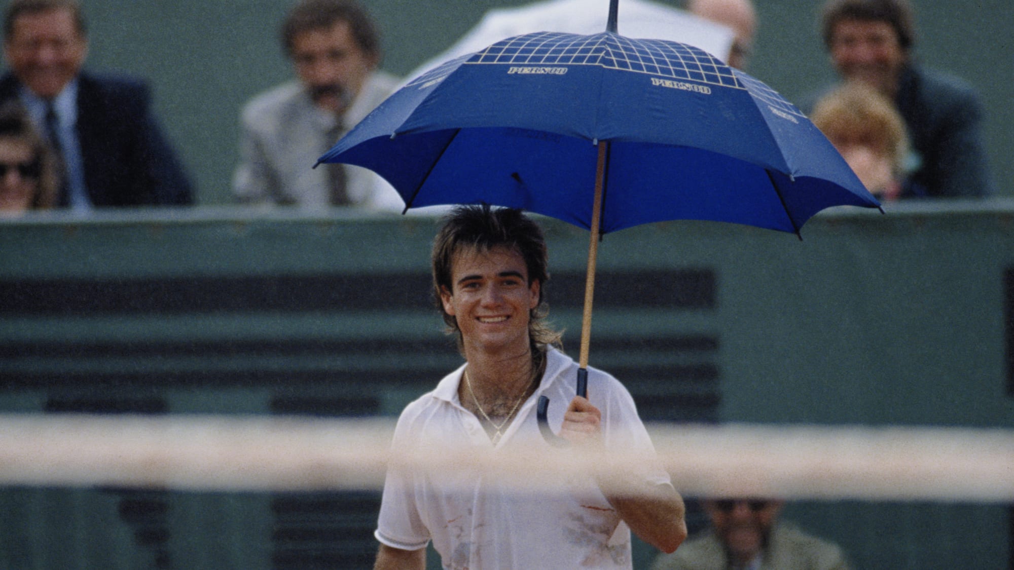 Lange Haare, schrille Outfits und Barbra Streisand: Andre Agassi in ...