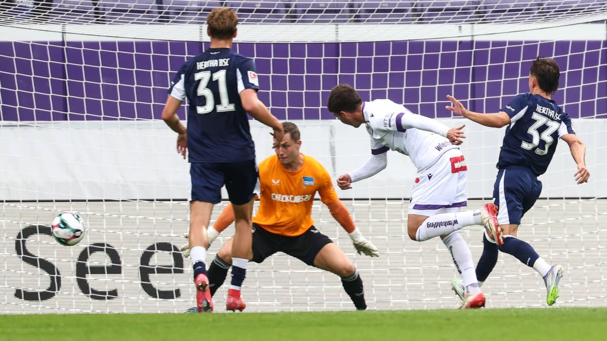 Nicht nur Leitl verteilt ein Extra-Lob für Hertha-Keeper Ernst - kicker