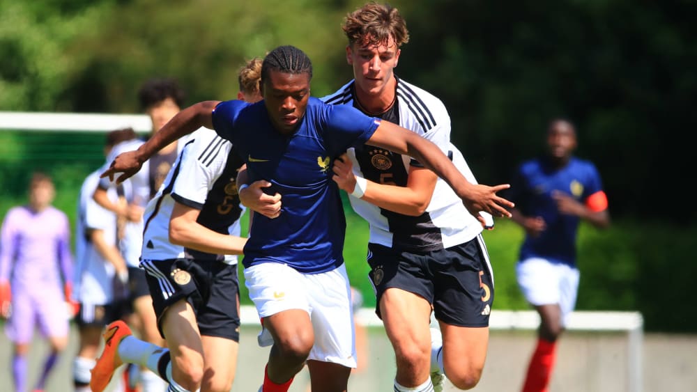 Trotz Neumann-Doppelpack: U 16 mit Remis gegen Frankreich - kicker