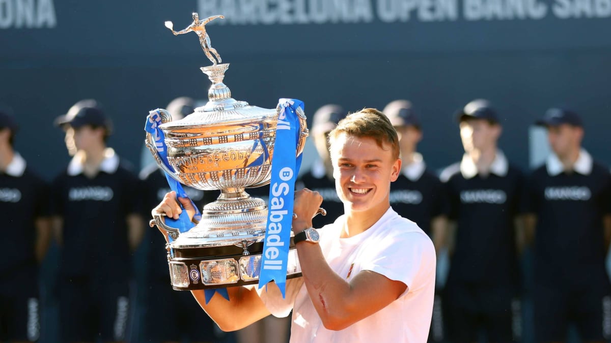 Im Bus mit der DFB-Elf: Nationalmannschaft in Stuttgart angekommen ...