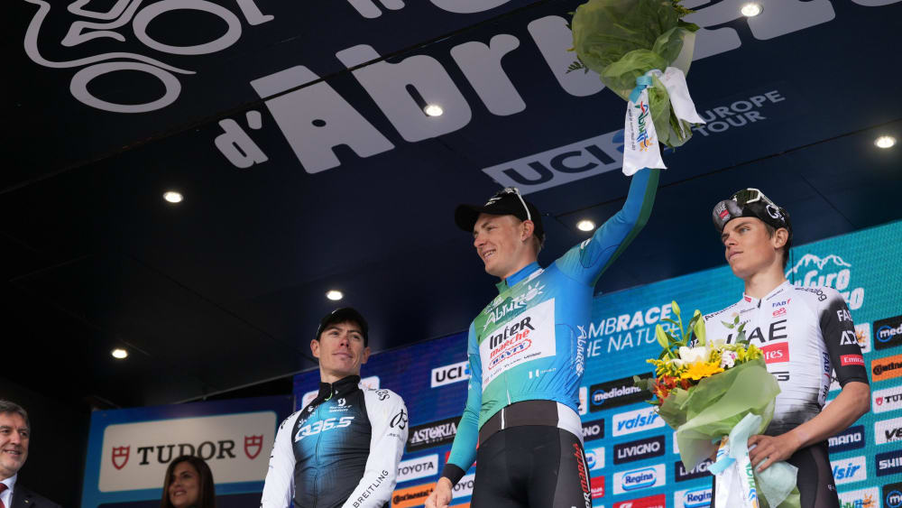 Erster Rundfahrtsieg: Zimmermann gewinnt Giro d'Abruzzo - kicker