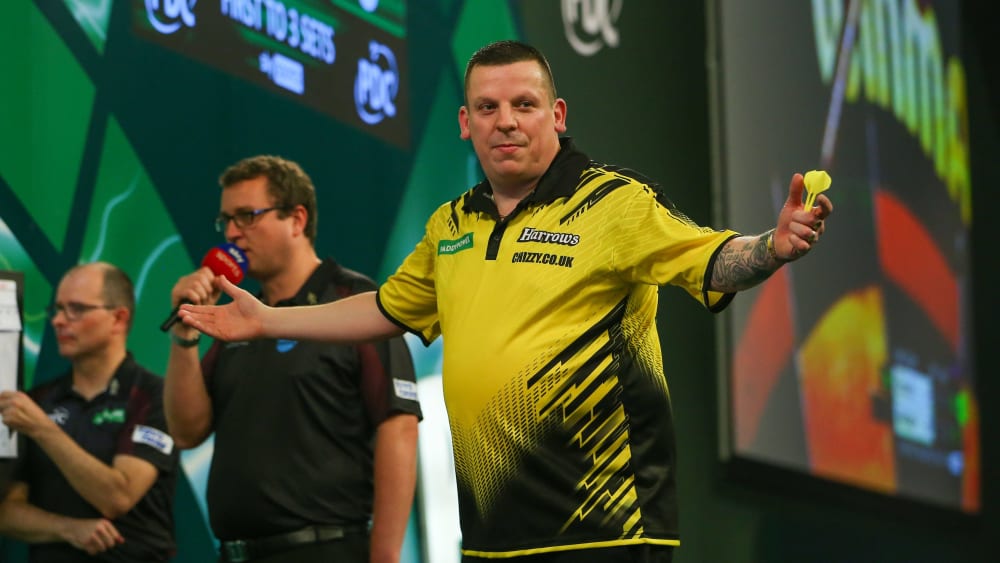 Darts-WM 2024: Chisnall schlägt Klempner Menzies - kicker