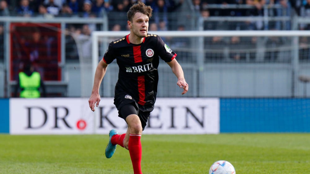 Defensivspezialist Fechner verlängert in Wiesbaden - kicker