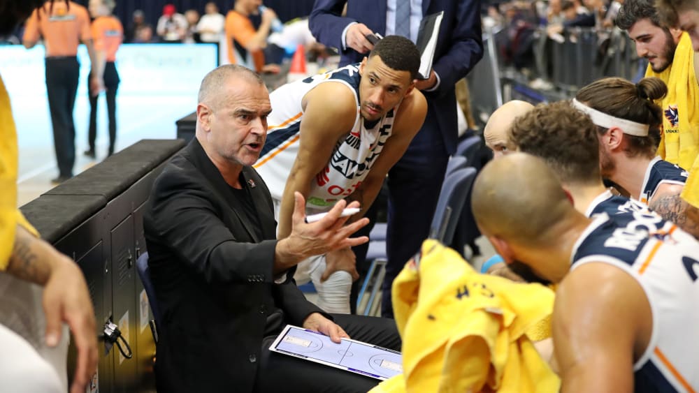 Basketball, ProA: Dirk Bauermann bleibt Trainer der Rostock Seawolves ...