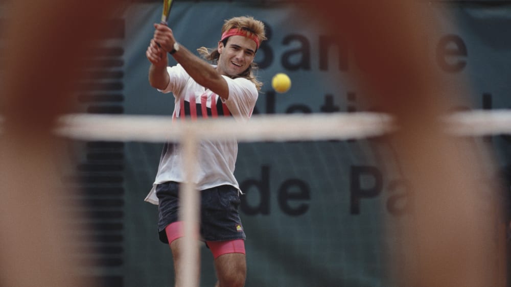 Lange Haare, schrille Outfits und Barbra Streisand: Andre Agassi in ...