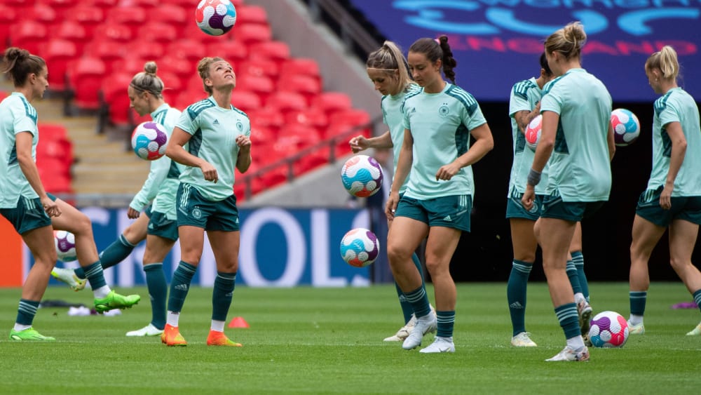 "Offenes Training": DFB-Frauen zeigen sich in Frankfurt - kicker